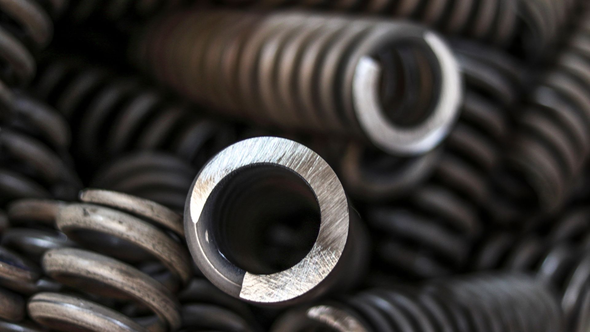 What is the Strongest Spring Material? - Technische veren specialist ...